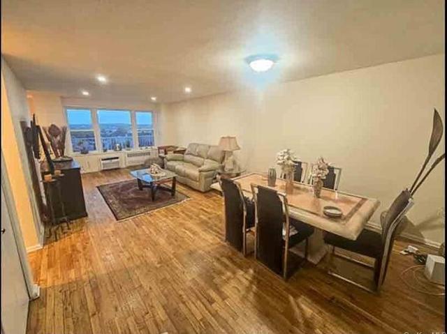 666 Shore Rd Apt 4J, Long Beach, NY 11561