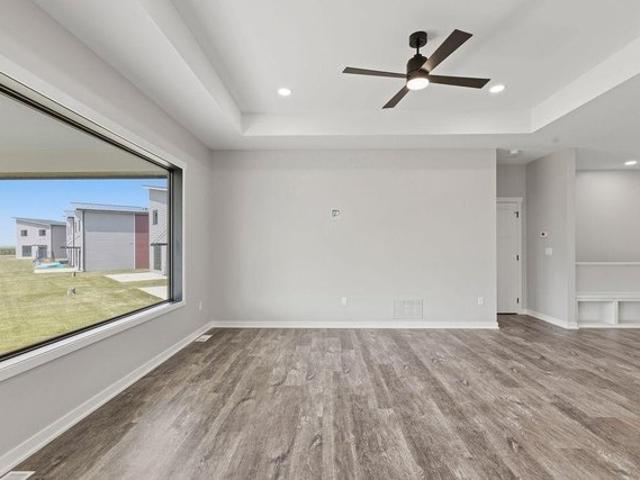 6674 Shadow Ridge Pl, Columbus, NE 68601