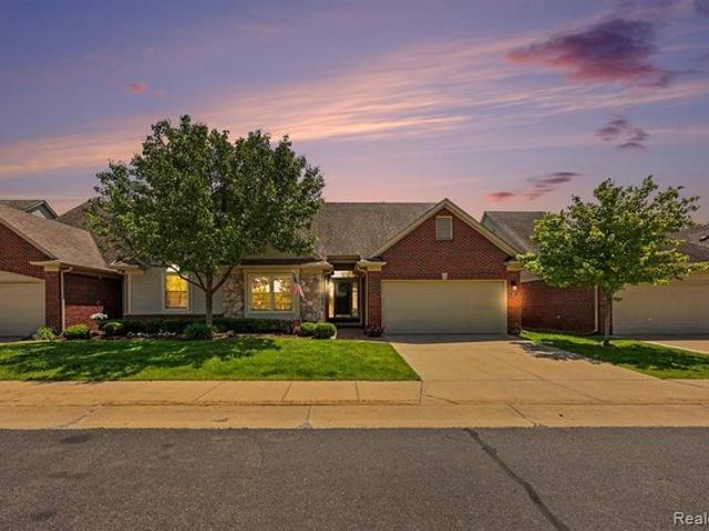 6670 Lexington Ave S, Shelby Township, MI 48317