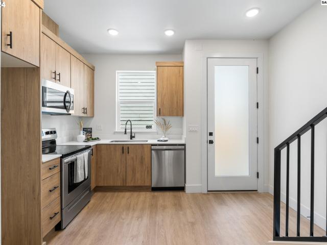 6673 N Fessenden St, Unit 3, Portland, OR 97203 | MLS #166955