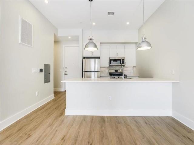 667 665 Grand St # 204