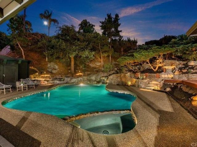 667 Crescent Ln, Vista, CA 92084