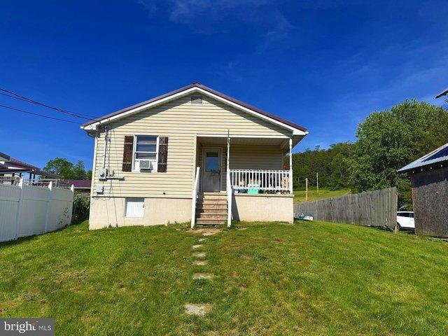 667 Cromwell St, Orbisonia, PA 17243