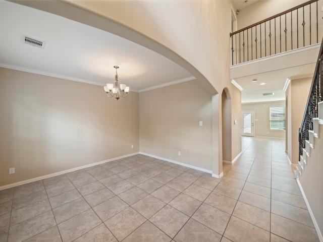667 Oak Circle Drive E