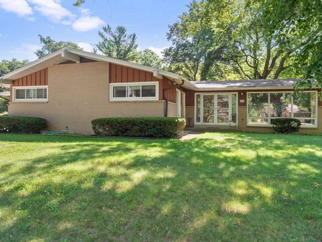 6684 N Atwahl Dr, Glendale, WI 53209