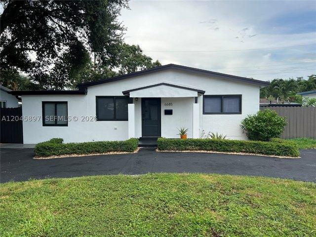 6685 NW 38th Ter, Virginia Gardens, FL 33166