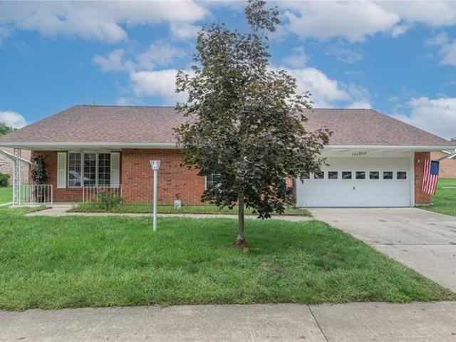 6685 Oakwood Ln, Huber Heights, OH 45424