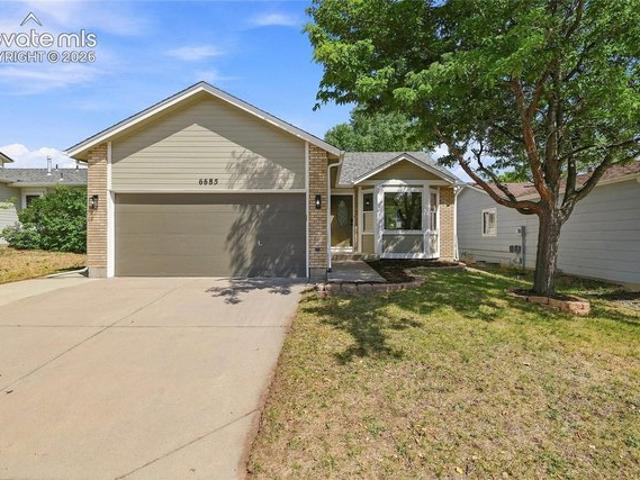 6685 Bear Tooth Dr, Colorado Springs, CO 80923