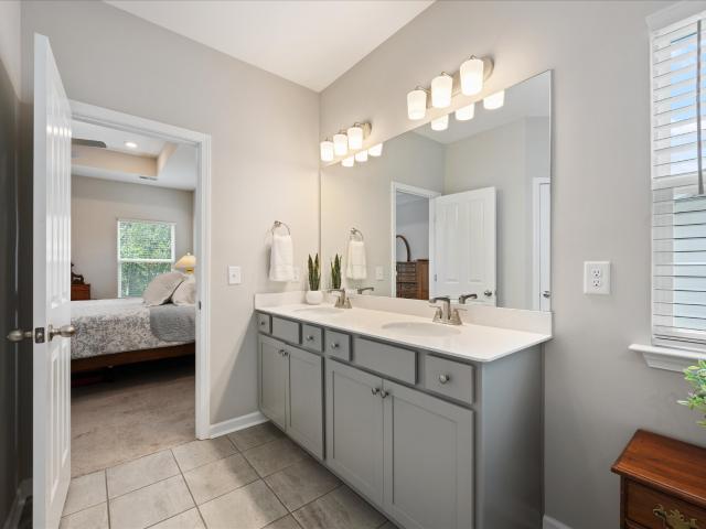 6687 Hanworth Trce