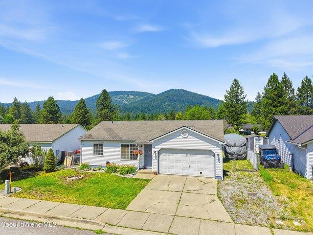 6687 W Kamloops Dr, Rathdrum, ID 83858