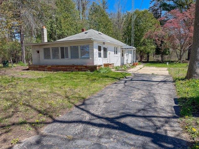 6680 N Meridian Rd, Hope, MI 48628