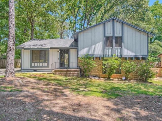 6680 Woodfield Ln, Rex, GA 30273