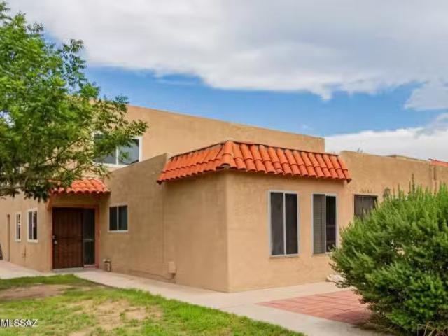 6681 E Calle La Paz #B, Tucson, AZ 85715 MLS 22428724