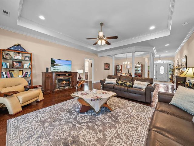 668 Barona Dr