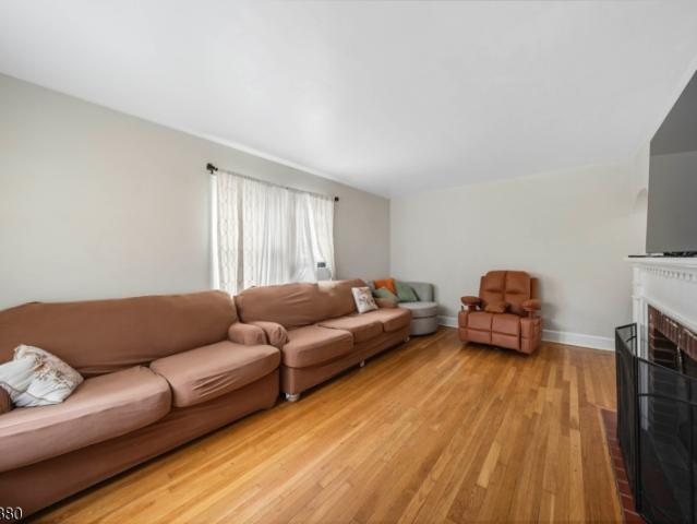 668 Greenbrook Rd