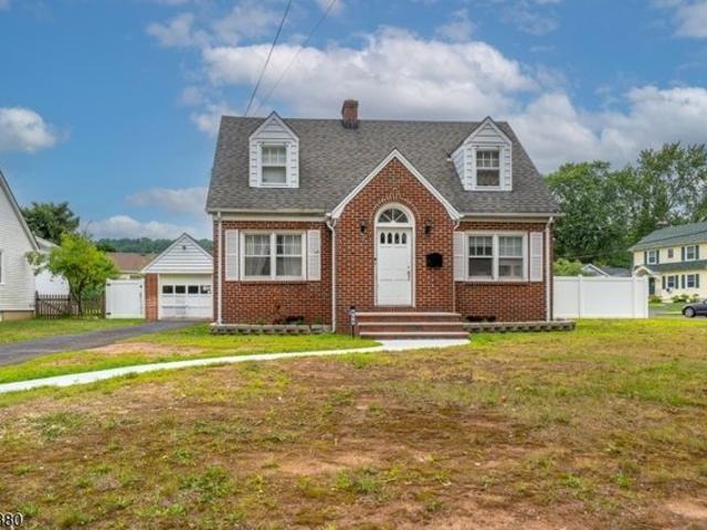 668 Greenbrook Rd, North Plainfield, NJ 07063