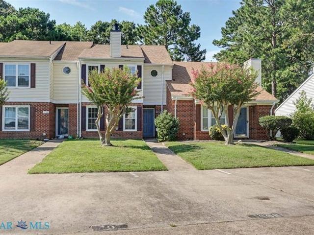 668 Hollomon Dr, Hampton, VA 23666