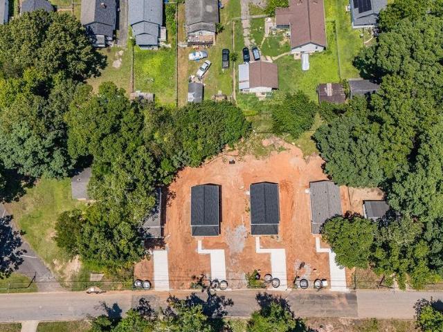 668 Saxon Avenue
