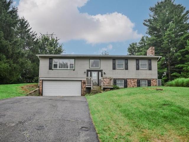 668 Suncrest Dr, Springfield, OH 45503