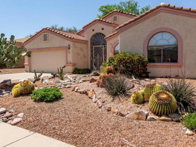 668 W Greenview Pl, Green Valley, AZ 85614