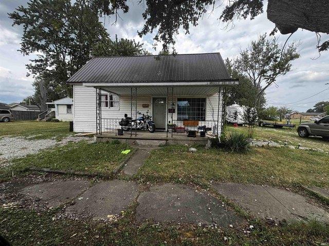 669 2nd St, Linton, IN 47441
