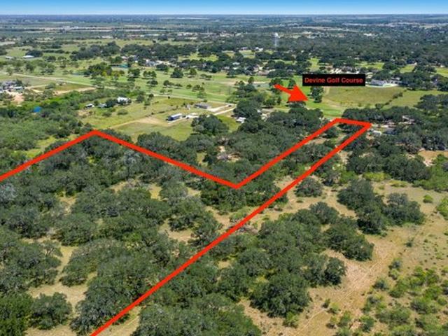 669 County Road 768, Devine, TX 78016