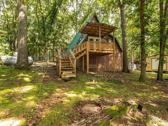 669 Fish Hatchery Rd, Eastaboga, AL 36260
