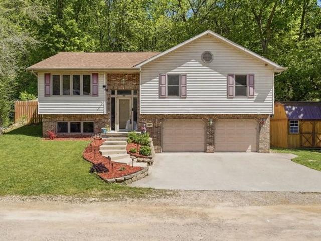 669 Kaufmann Ave, Dubuque, IA 52001