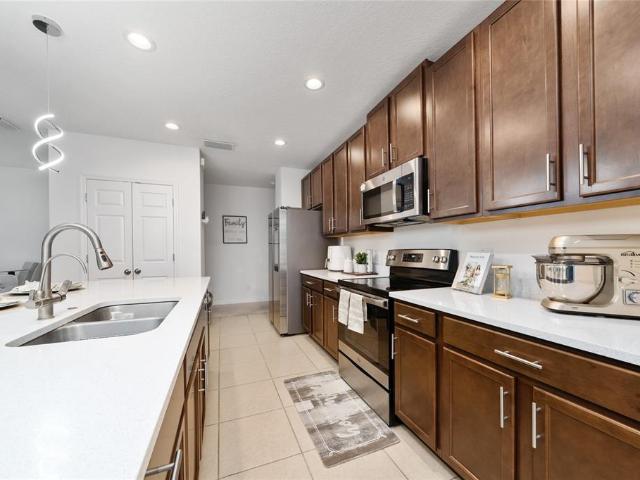 669 Jupiter Beach Rd, Groveland, FL 34736 | MLS #O6362