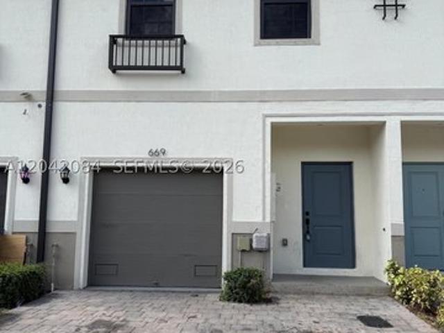 669 SW 11th St, Florida City, FL 33034
