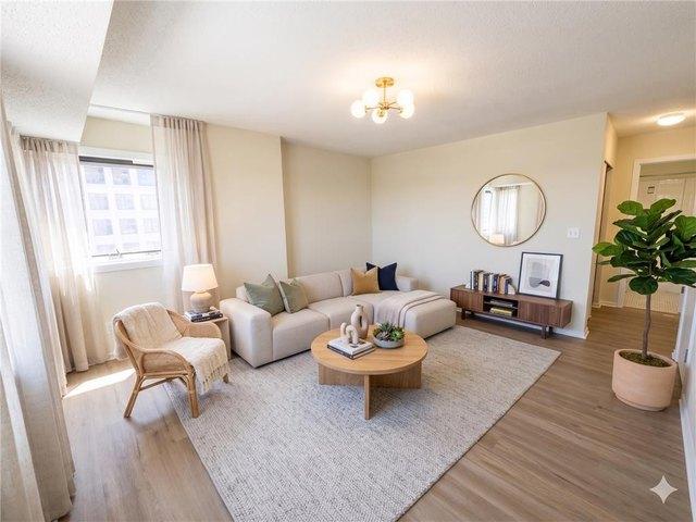66 9th St E Unit 2102, Saint Paul, MN 55101