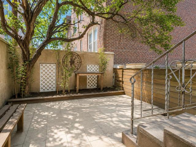 66 Van Reypen St
