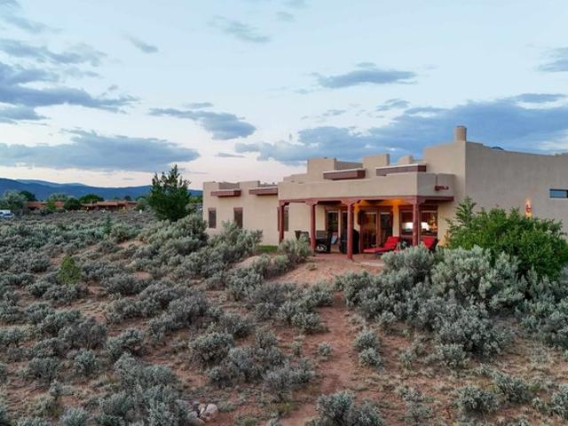 66 Vista Del Ocaso Rd, Ranchos de Taos, NM 87557