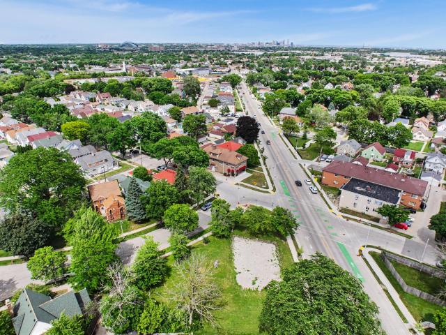 66 W Beloit Rd