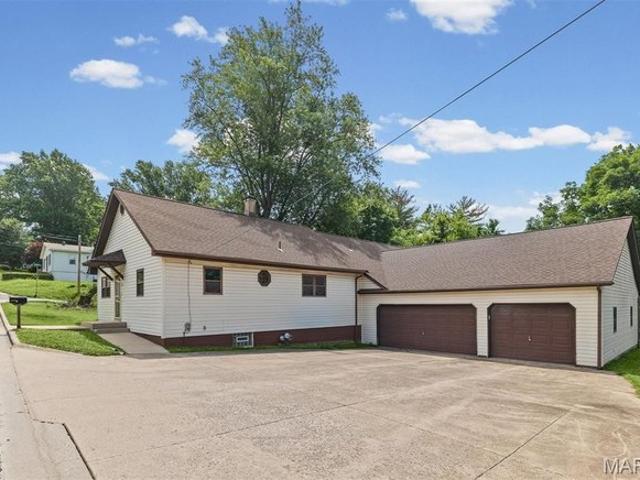 66 Austin Ave, Glen Carbon, IL 62034