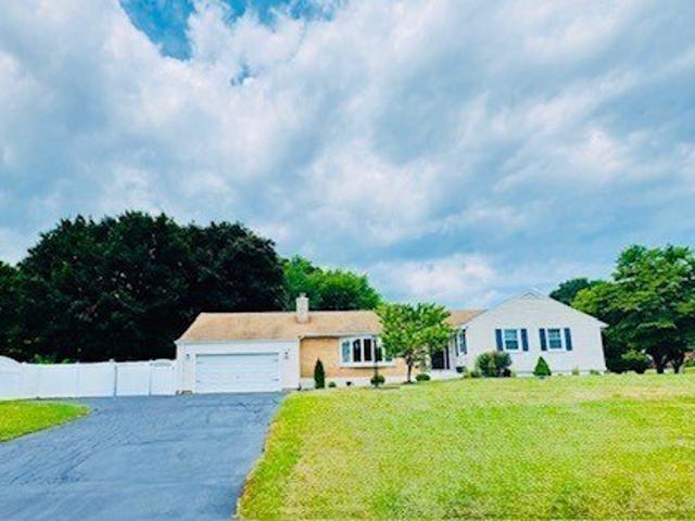 66 Berkshire Dr, Farmington, CT 06032