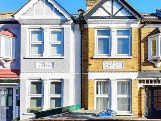 66 Carlton Park Avenue, London, SW20 8BL, United Kingdom | 2 bed apartment for rent #166631721 | Rentberry