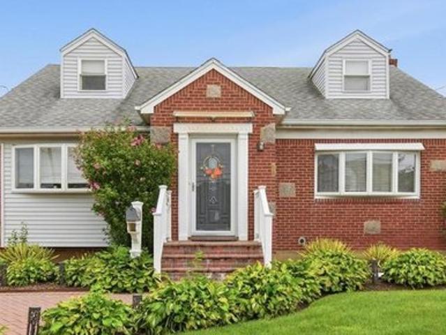 66 Caroline Ave, Franklin Square, NY 11010