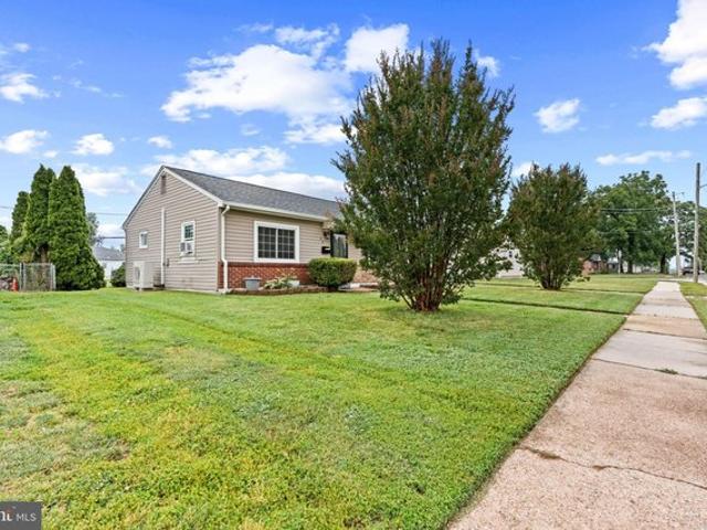 66 Chesterfield Dr, New Castle, DE 19720