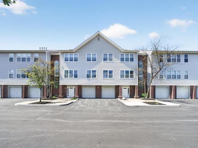 66 Deer Ct Dr, Middletown, NY 10940