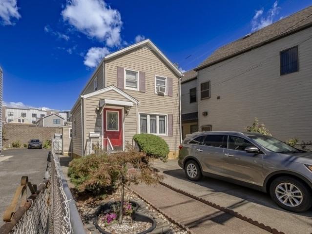 66 Garrison St