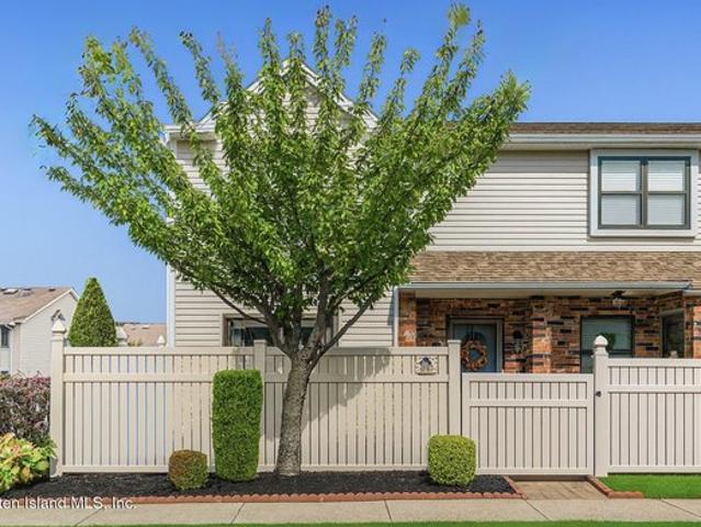 66 Gina Ct, Staten Island, NY 10314