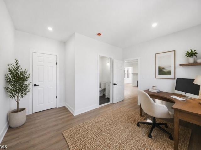 66 Girard Pl