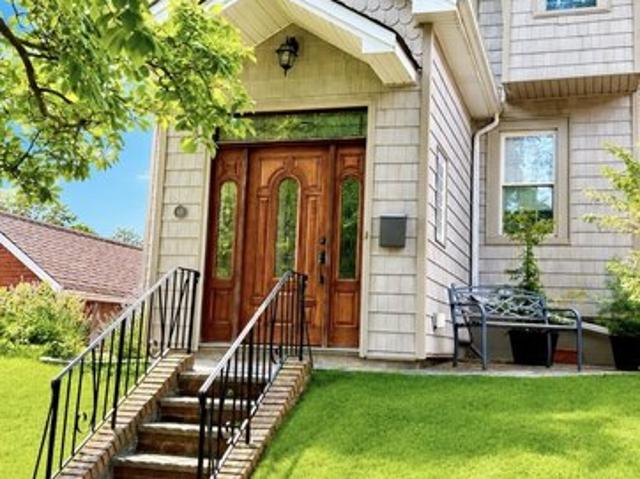 66 Holly St, Staten Island, NY 10304