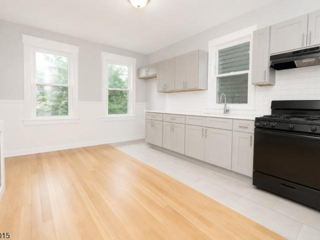 66 Isabella Ave