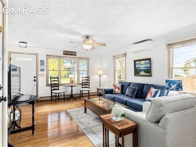 66 Islington Ave, Portsmouth, RI
