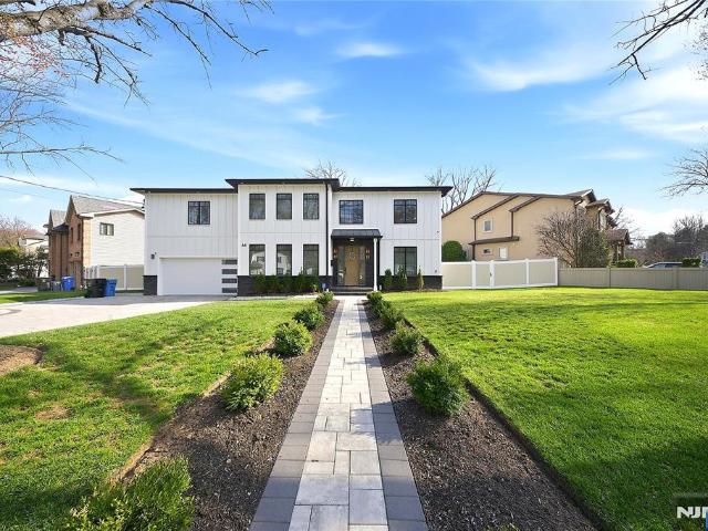 66 Knollwood Dr, Paramus, NJ 07652 | MLS #26010 | Compass