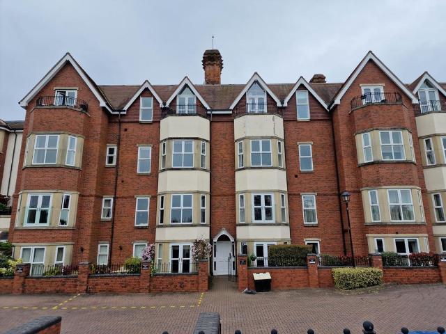 66 Lichfield Road, Sutton Coldfield B74 3 bed apartment to rent £2,000 pcm £462 pw