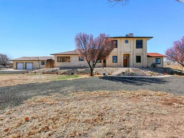66 Manzano Dr, Los Lunas, NM 87031