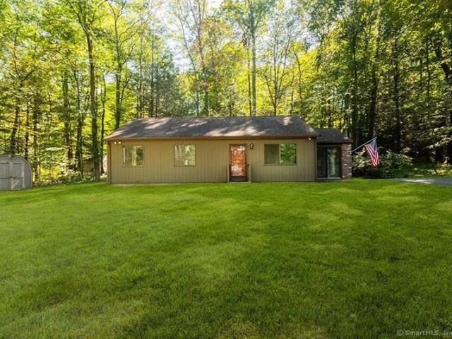 66 Narragansett Trl, Newtown, CT 06482
